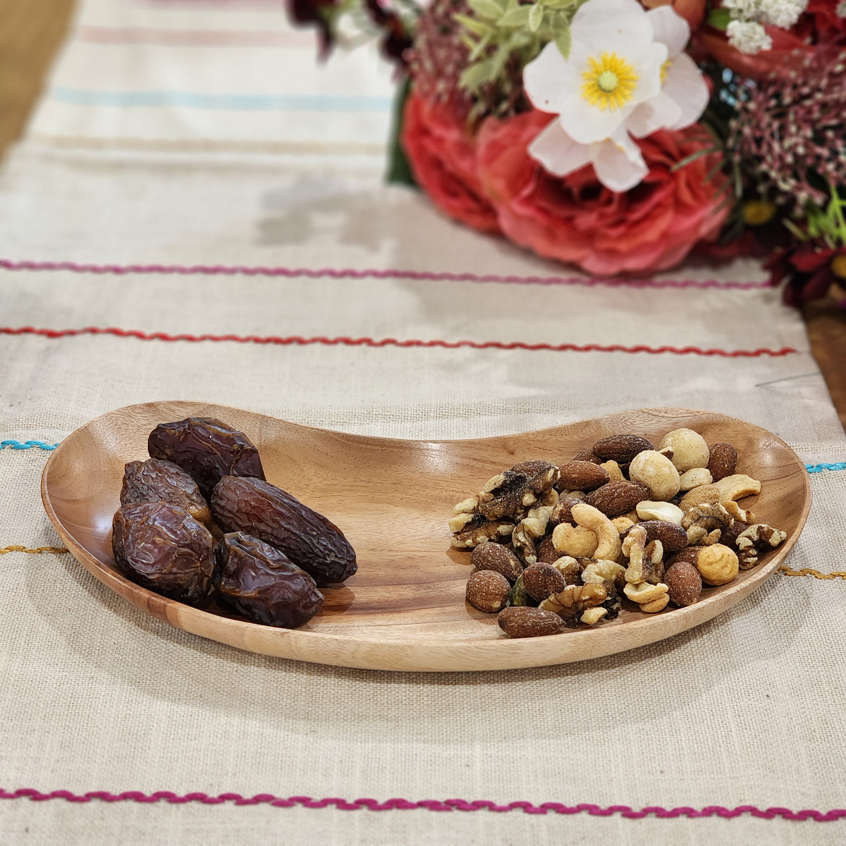 Classic Neem Wood Bean-Shaped Tray – Gleemium